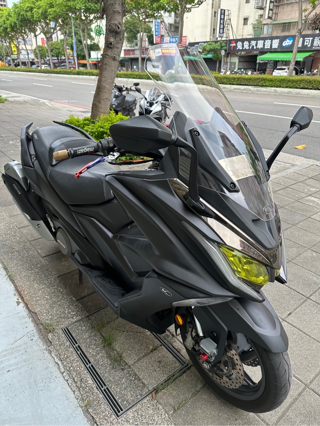 日本 KYMCO 日規 AK550 - 中古/二手車出售中 KYMCO AK550 低里程僅跑 1.6 萬 × 甜甜價 10.8 萬帶走 ...