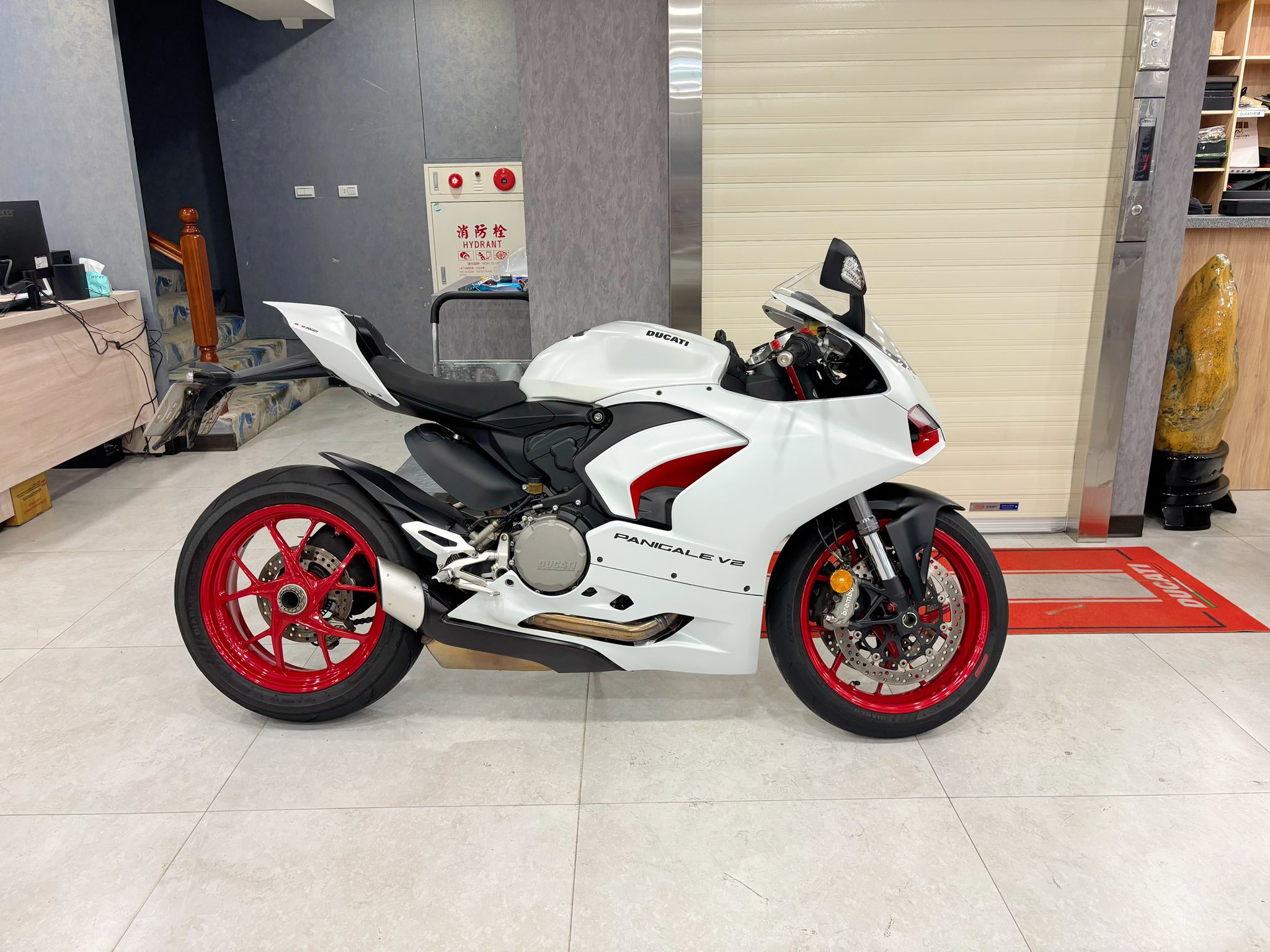 【DUCATI PANIGALE V2】車輛一覽 新車、二手、中古機車、速可達、大型重機應有盡有 - 「Webike-摩托車市」
