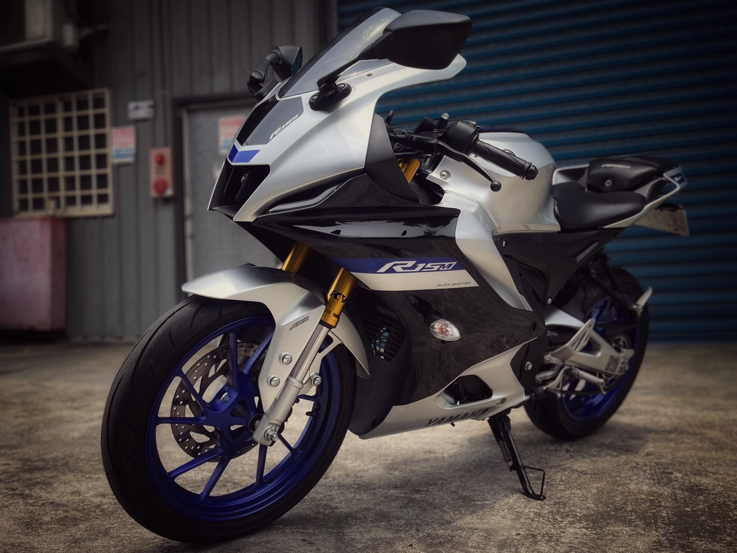 YAMAHA YZF-R15 - 中古/二手車出售中 R15v4 基本改 Brembo卡鉗 RossoSP前後輪 小資族二手重機買賣 | 小資 ...